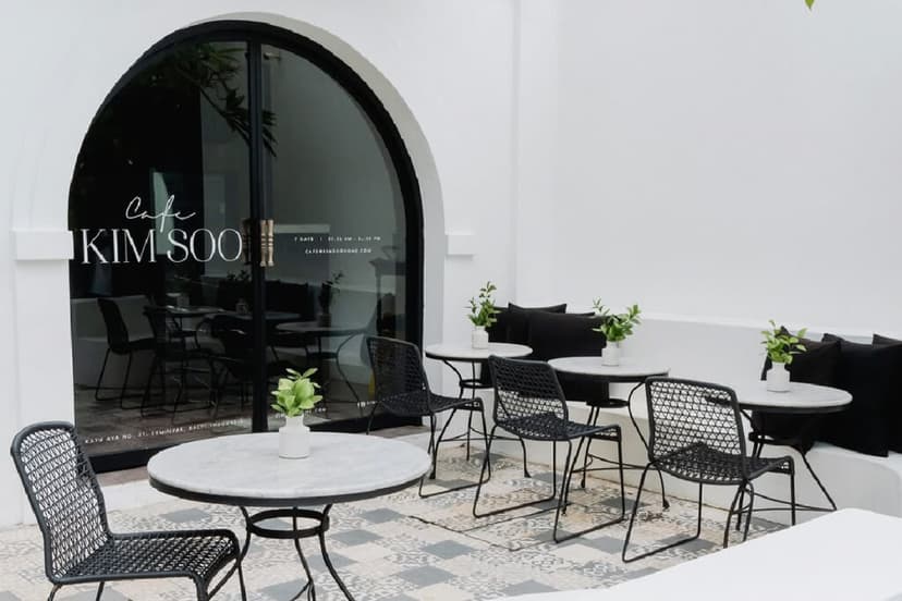 15 Must Visit Cafes in Seminyak with Great Food & Vibes - Blog | iNi ...
